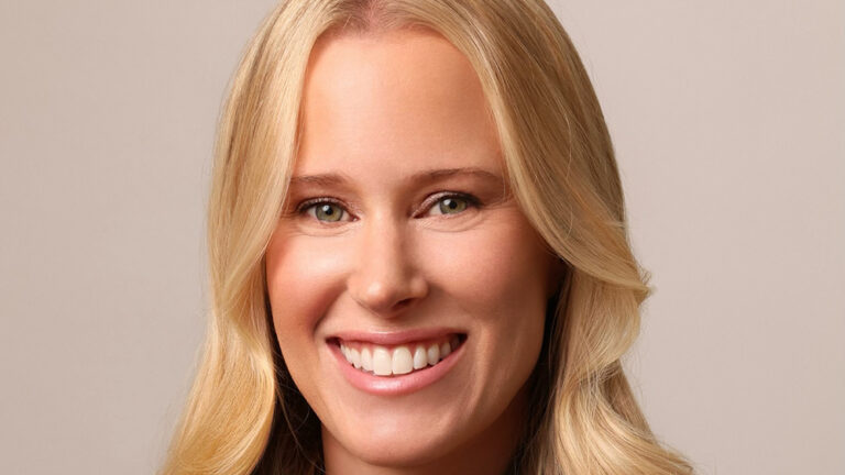 Brooke Robertson nommée directrice mondiale des communications chez ...
