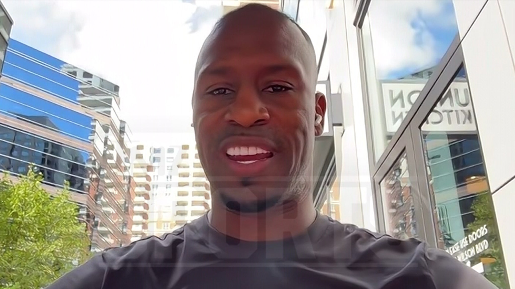 Vernon Davis encense Travis Kelce pour ses débuts d'acteur dans ...